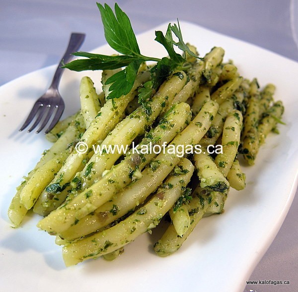 Beans With Roasted Garlic, Capers & Parsley | Kalofagas.ca