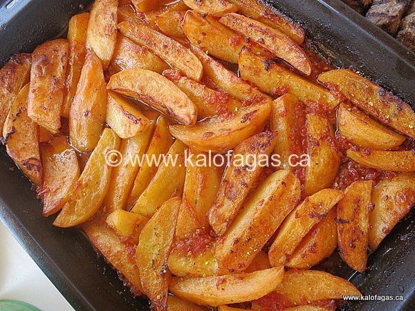 Roast Potatoes With Tomatoes & Smoked Paprika | Kalofagas.ca