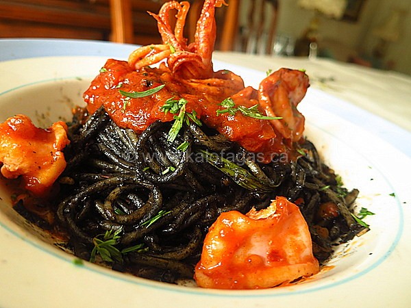 Squid Ink Spaghetti With Zesty Calamari | Kalofagas.ca