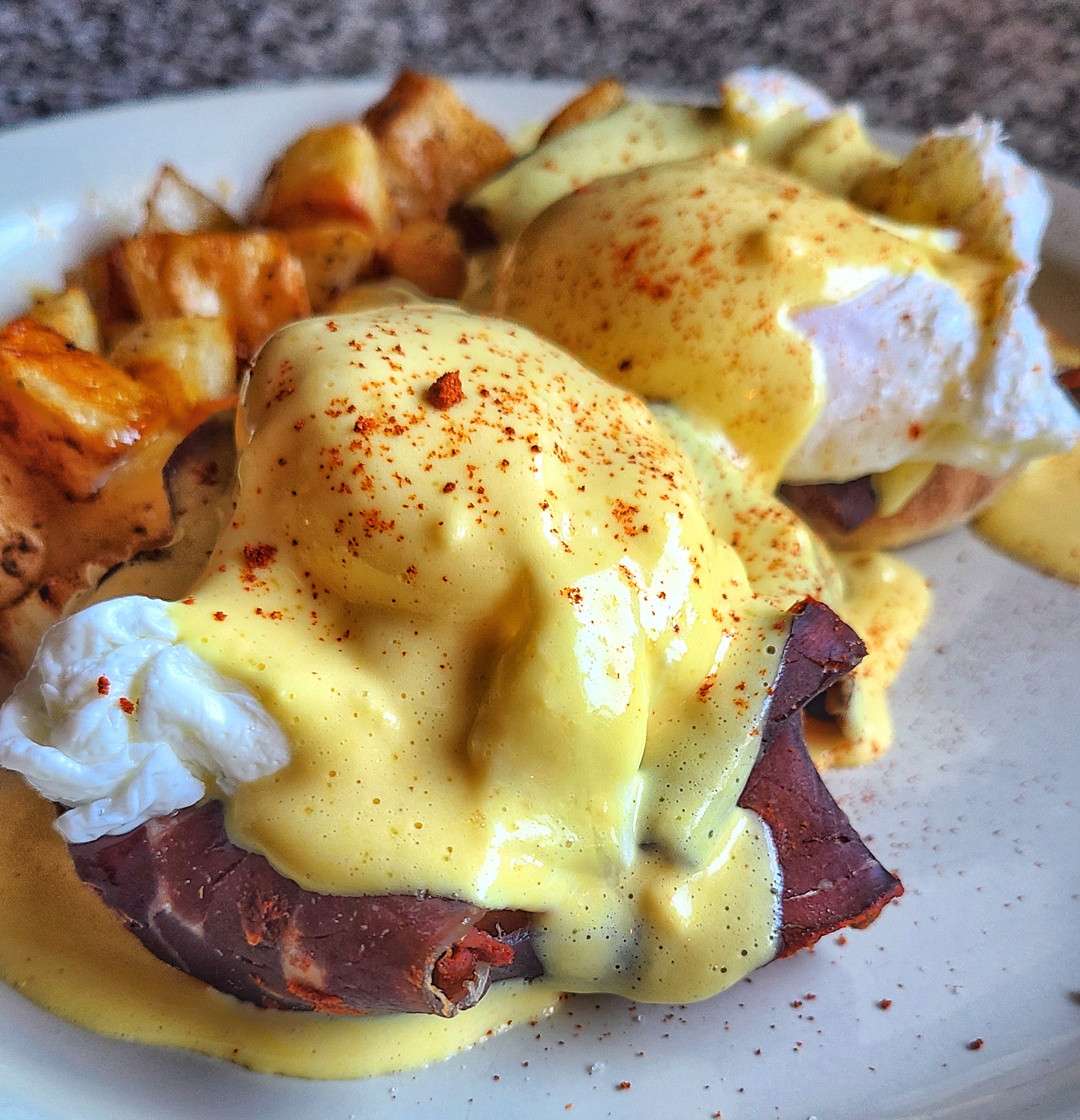 Eggs Benedict With Pastourma | Kalofagas.ca