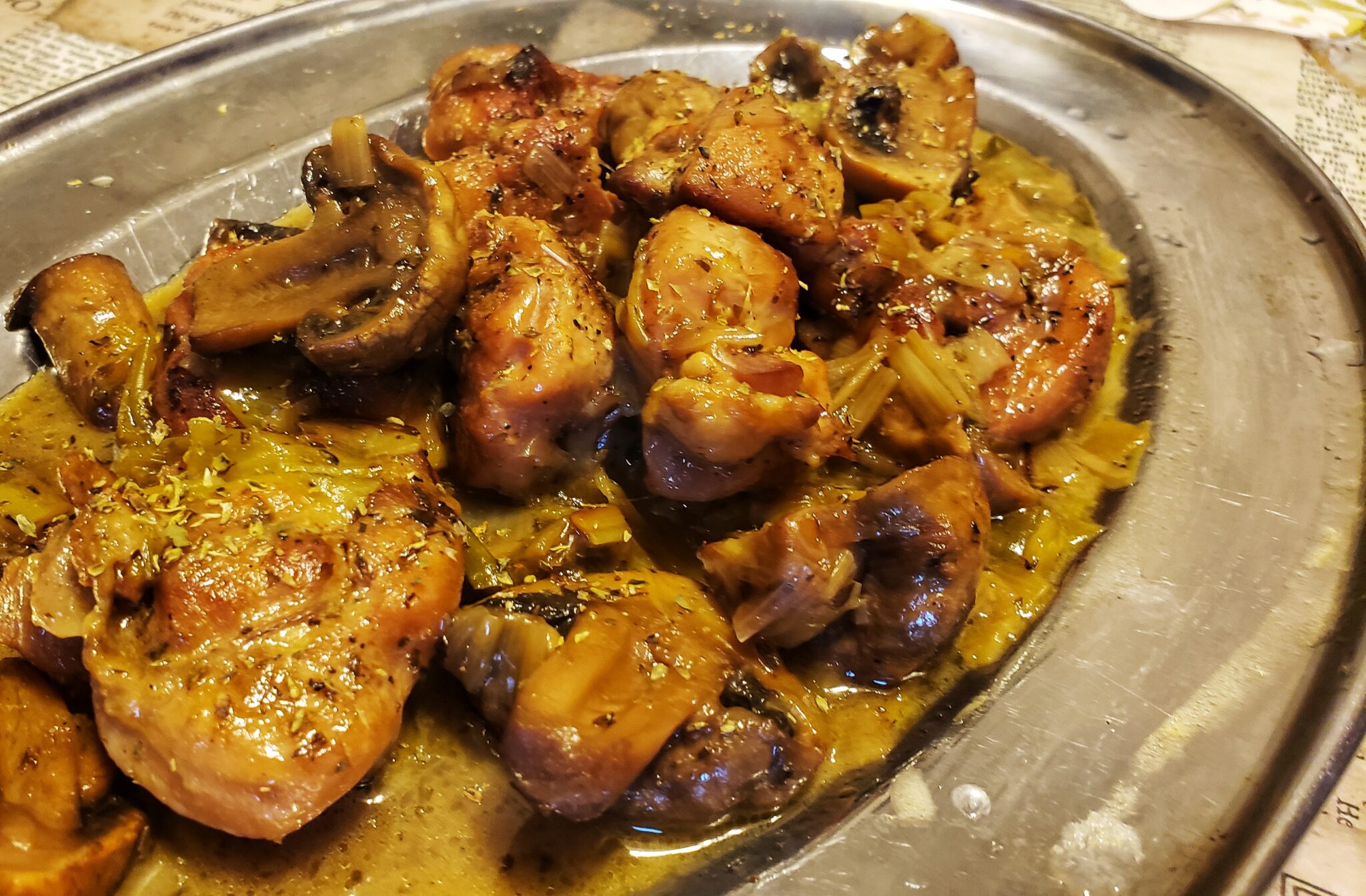 Chicken Tigania with Leeks & Mushrooms | Kalofagas.ca